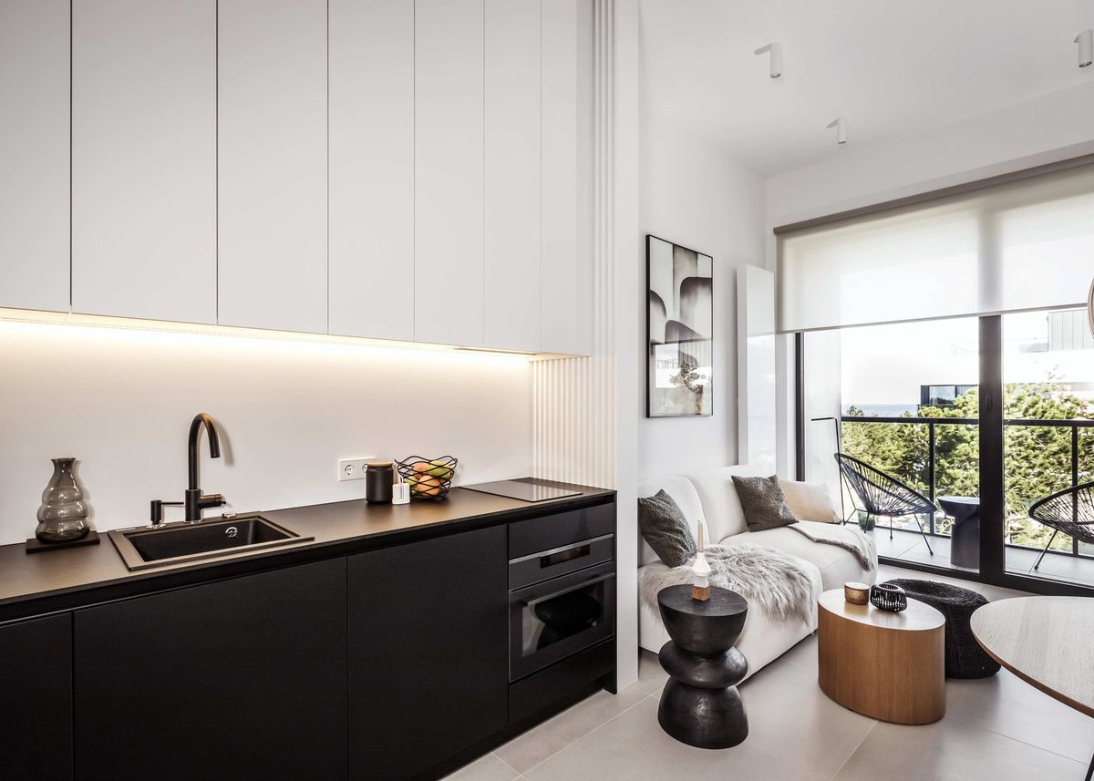 Minimalistisch in schwarz-weiß | REHAU Interior Solutions